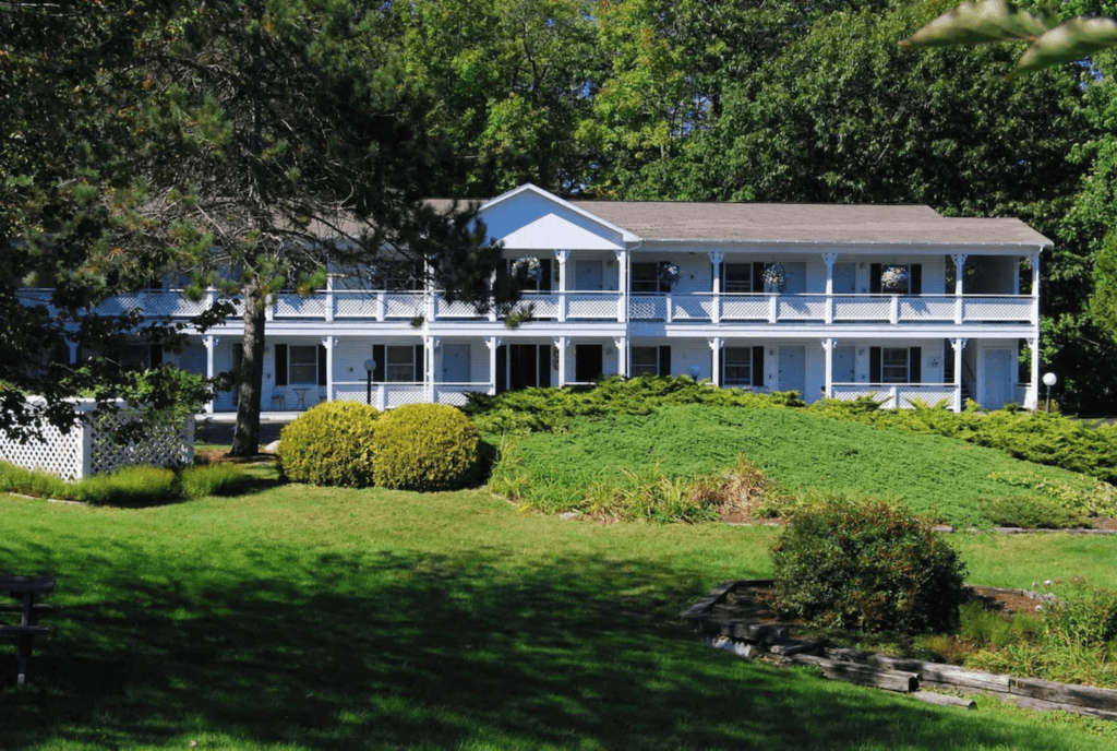 Cedar Crest Inn - Camden Maine Experience